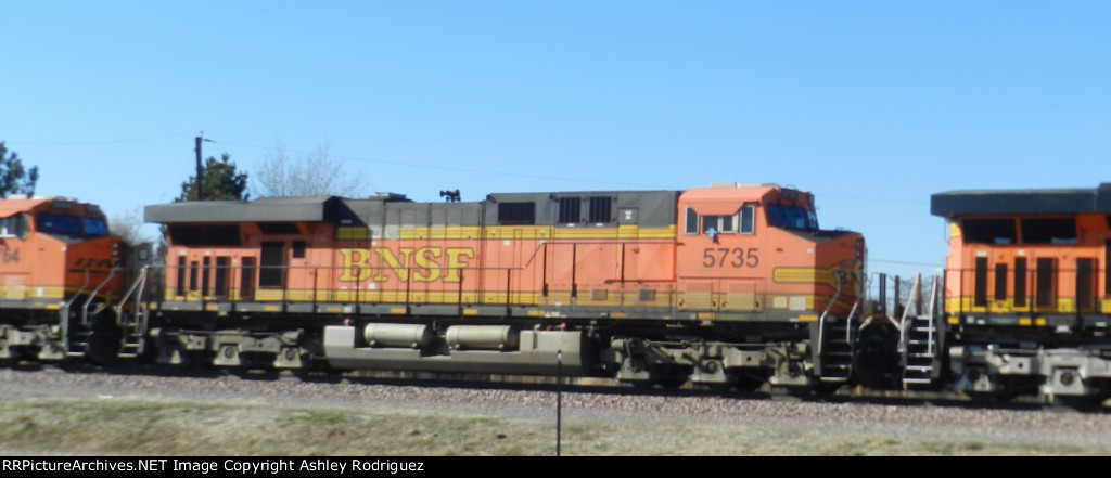 BNSF 5735